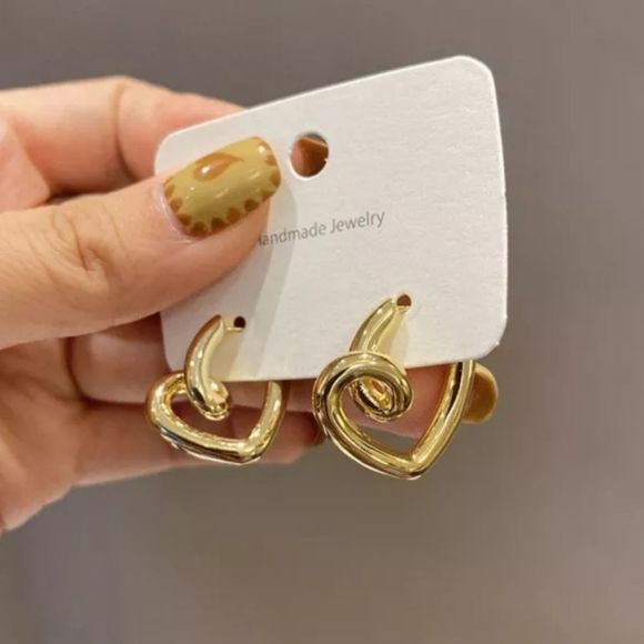 Jewelry | 735 Gold Color Metal Heart Shaper Small Heart Hoop Earrings ...